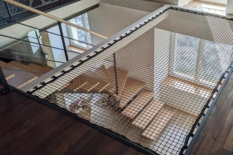 Hammock floor and suspended net : the loft net